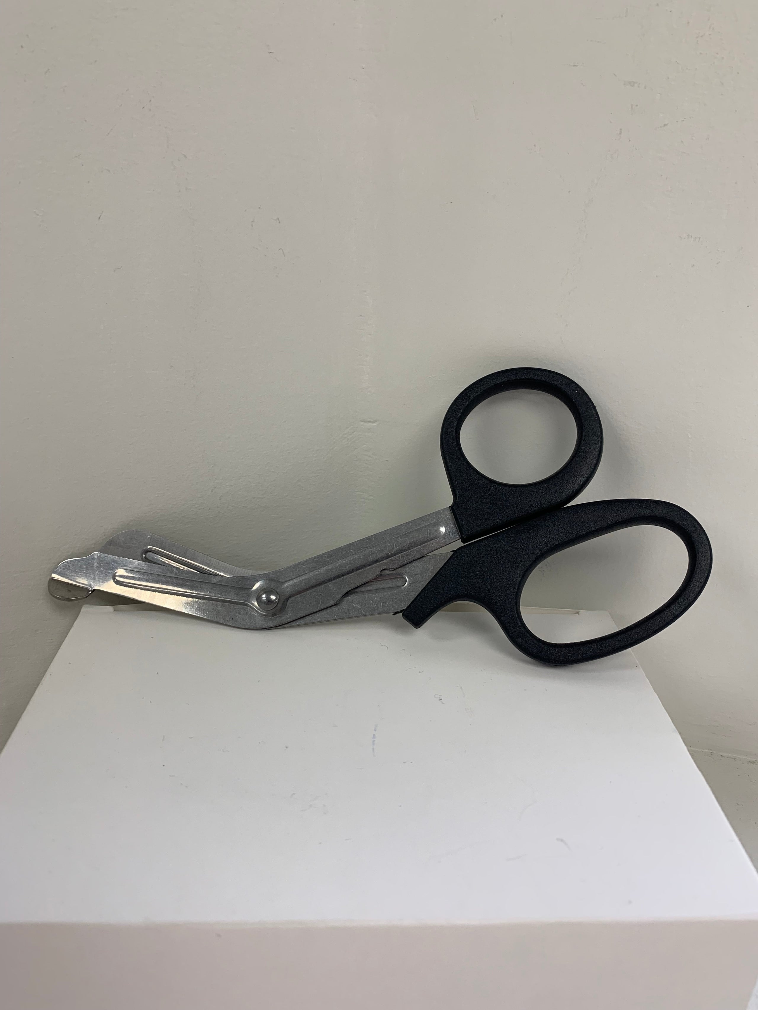 Universal Scissors | WorkSafeT Solutions Inc